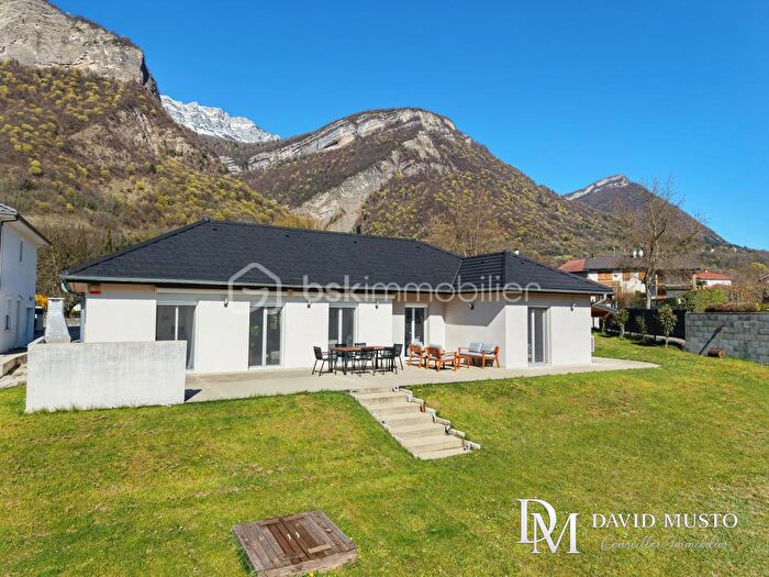 Maison à vendre - Lumbin - 5 pièces - 3 chambres