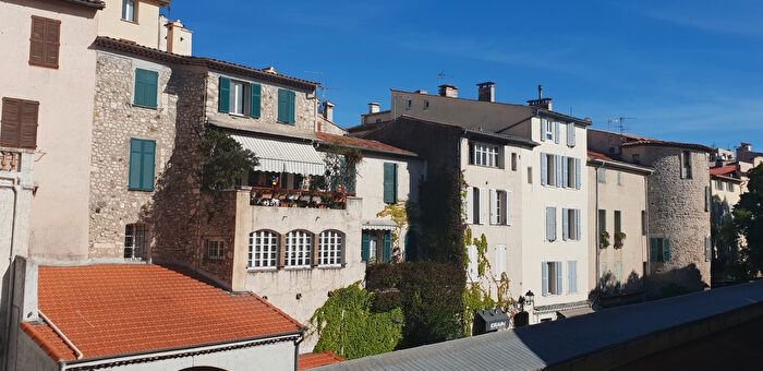 Appartement 2 pièces à Antibes, Coeur de ville, à louer