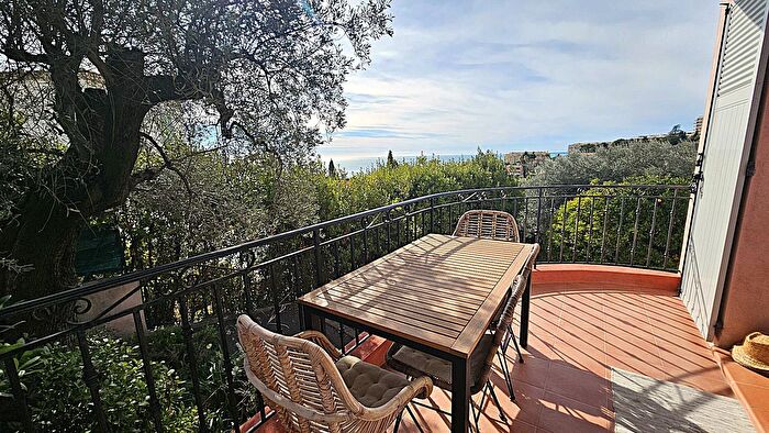 Maison à louer - Nice, Saint-Antoine - 5 pièces - 4 chambres