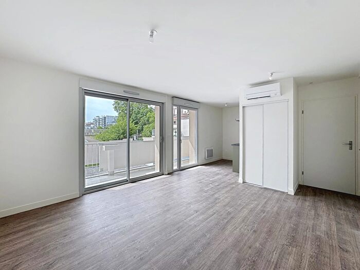 Toulouse, Saint-Cyprien : Appartement 2 pièces à louer