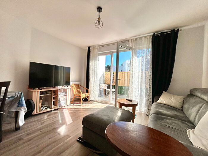 Appartement à vendre - Poissy, La Coudraie - 3 pièces - 2 chambres