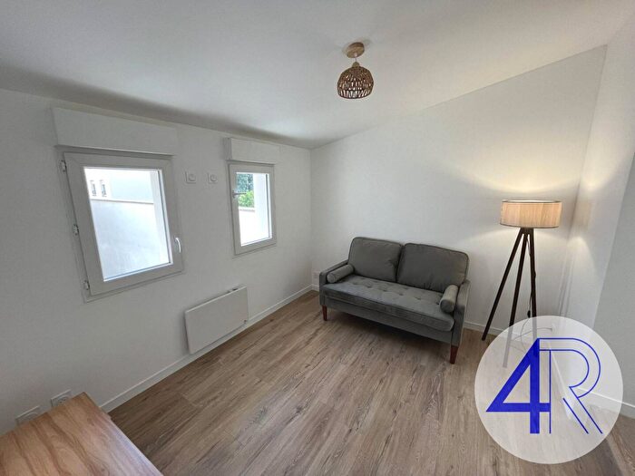 Ouest, Belleville-en-Beaujolais : Appartement 2 pièces à louer