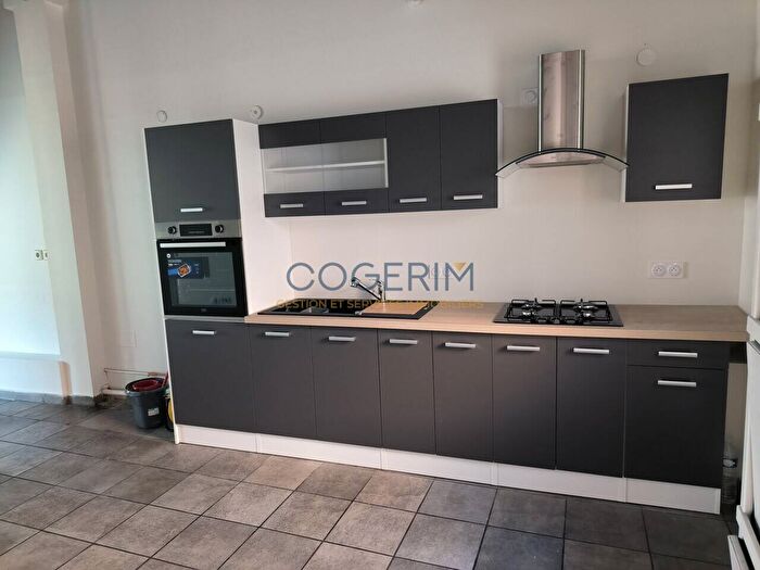 Appartement à louer - centre Ville-La Chartonnière-La Barre, Villefranche-sur-Saône - 3 pièces - 2 chambres