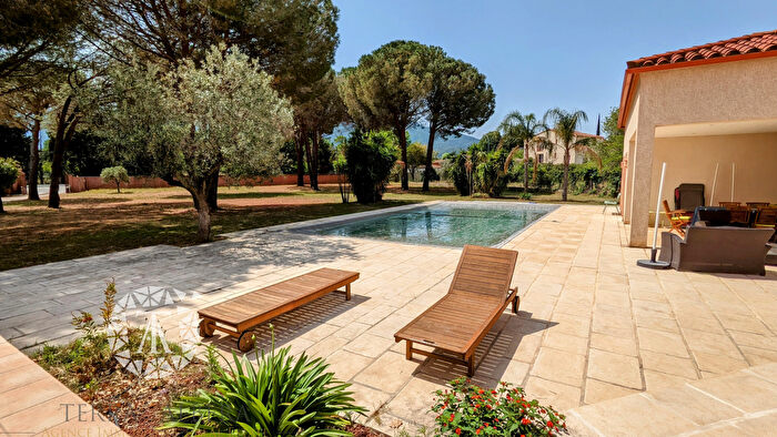 Maison à vendre - Montesquieu-des-Albères - 8 pièces - 6 chambres