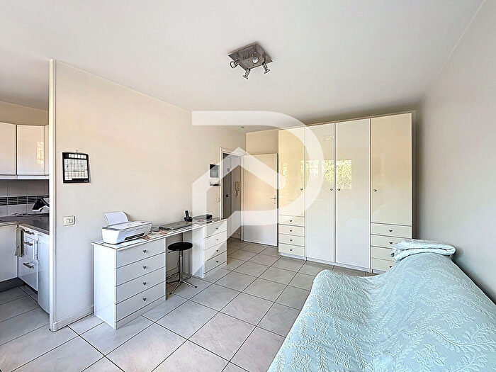Issy-les-Moulineaux, Les Iles, La Ferme : Appartement 1 pièce à vendre