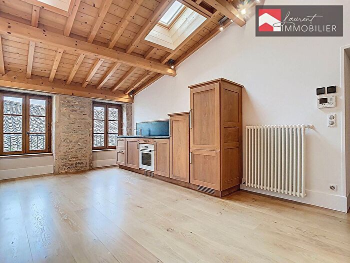 Appartement à louer - Centre Ville, Tournus - 3 pièces - 2 chambres