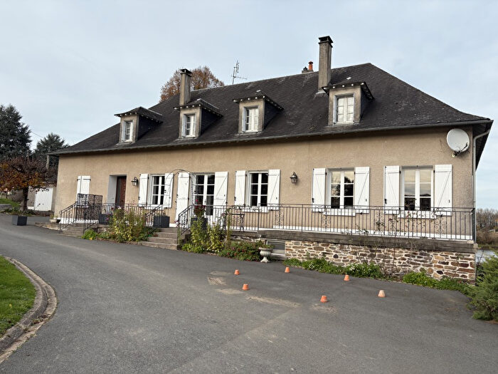 Maison à vendre - Beyssac - 9 pièces - 7 chambres