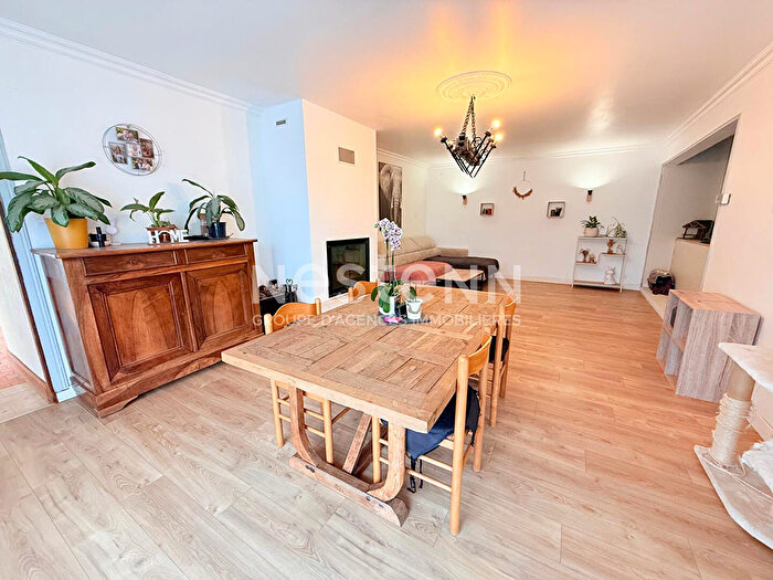 Maison à vendre - Montreuil-Bellay - 8 pièces - 3 chambres