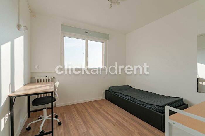 Appartement à louer - La Courneuve, Waldeck Rochet - 5 pièces - 4 chambres