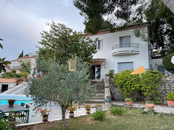 Maison à vendre - Nîmes - 7 pièces - 4 chambres