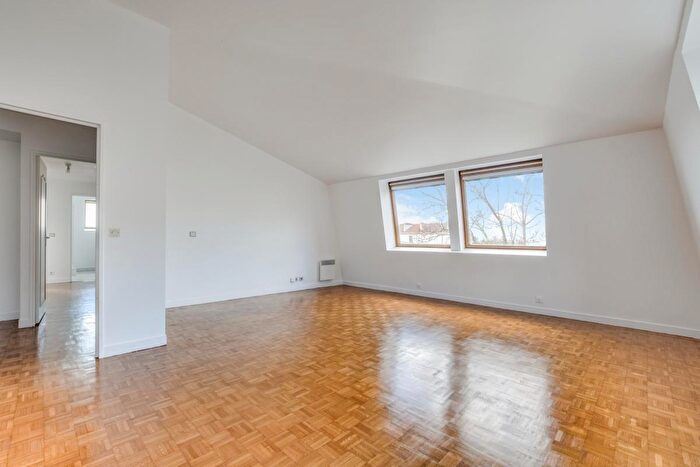 La Garenne-Colombes, Centre Nord, Gare, Mairie : Appartement 4 pièces à vendre