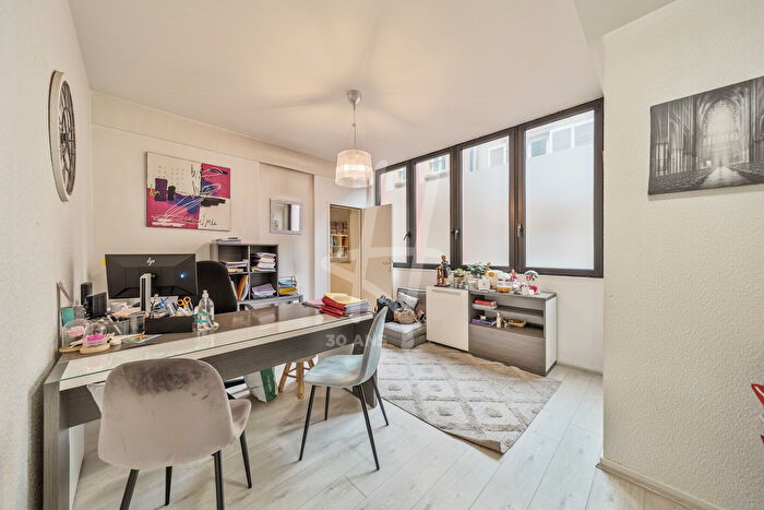 Appartement à vendre - Metz, Centre-ville - 4 pièces - 2 chambres