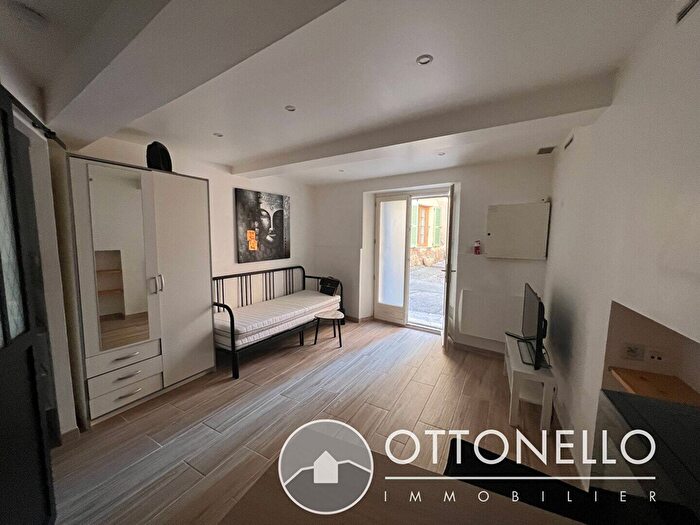 Appartement à louer - Village, Roquebrune-sur-Argens - 1 pièce