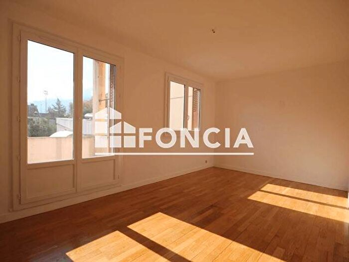 Appartement à louer - Allies-Clos dOr, Grenoble - 4 pièces - 3 chambres