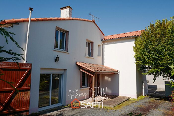 Maison à vendre - Fors - 8 pièces - 4 chambres