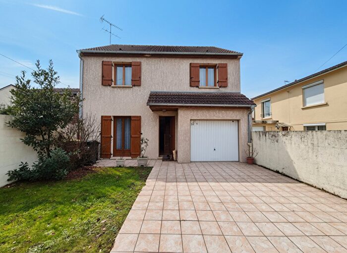 Maison à vendre - Noisy-le-Grand, Centre-ville - 6 pièces - 4 chambres