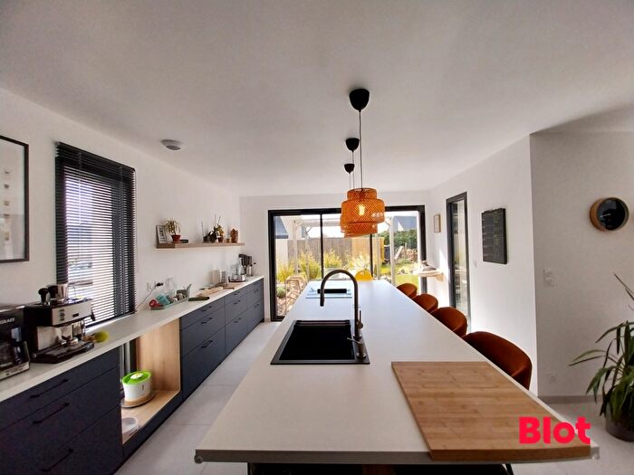 Maison à vendre - La Ville-ès-Nonais - 5 pièces - 3 chambres