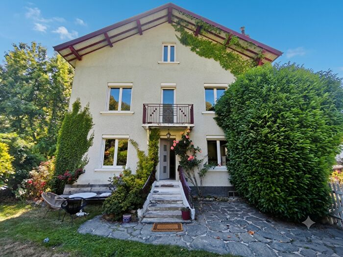 Saint-Martin-des-Olmes : Maison 8 pièces à vendre