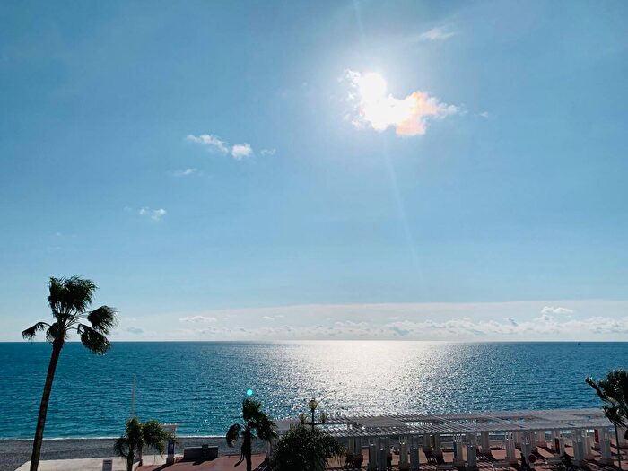 Appartement à louer - Nice - 3 pièces - 2 chambres