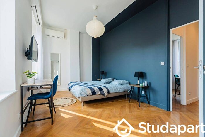 Appartement à louer - Le Bachut, Lyon ème arrondissement - 1 pièce - 1 chambre