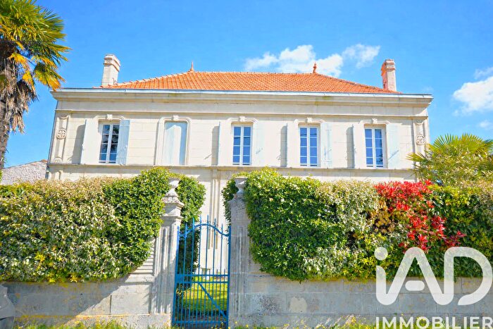 Maison à vendre - Corme-Écluse - 8 pièces - 5 chambres