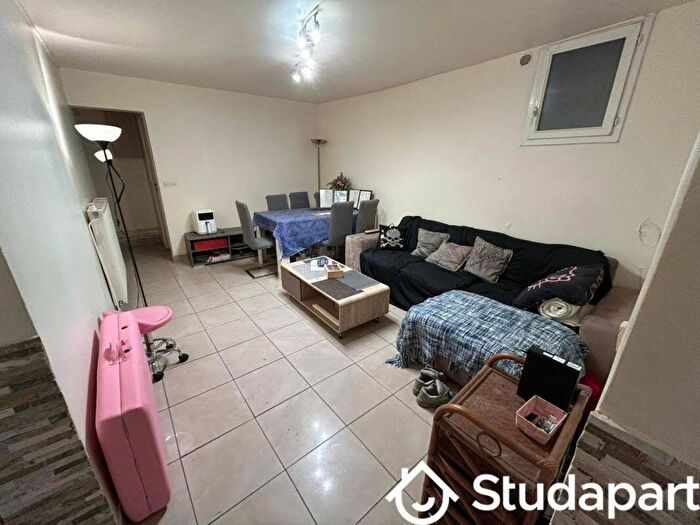 Appartement à louer - Cité Pierre et Marie Curie, Ivry-sur-Seine - 1 pièce - 1 chambre