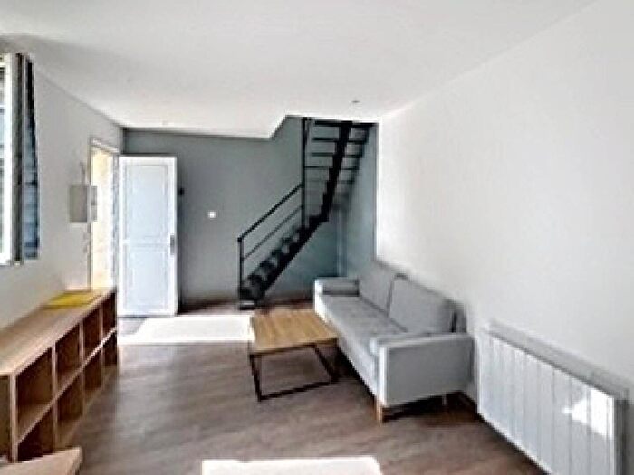 Centre Ville, Beaumont-sur-Oise : Maison 2 pièces à louer