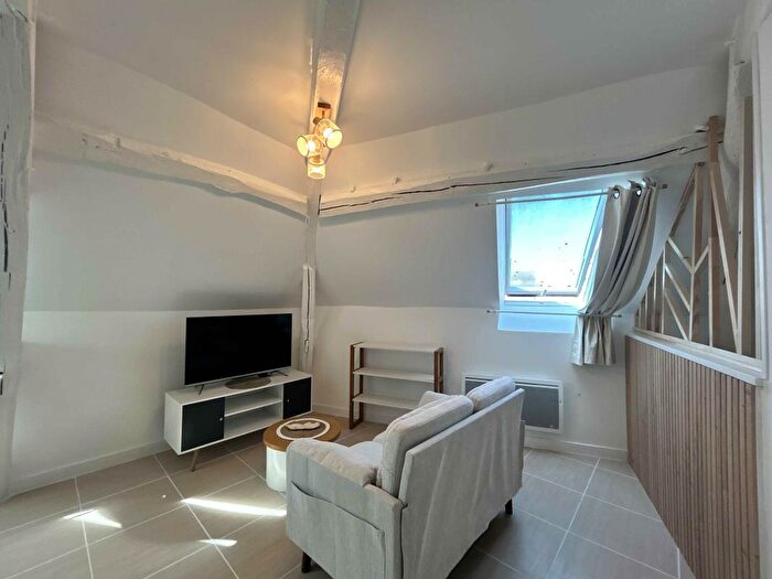 Meaux, Marché, Grande île, Clos Godet : Appartement 1 pièce à louer