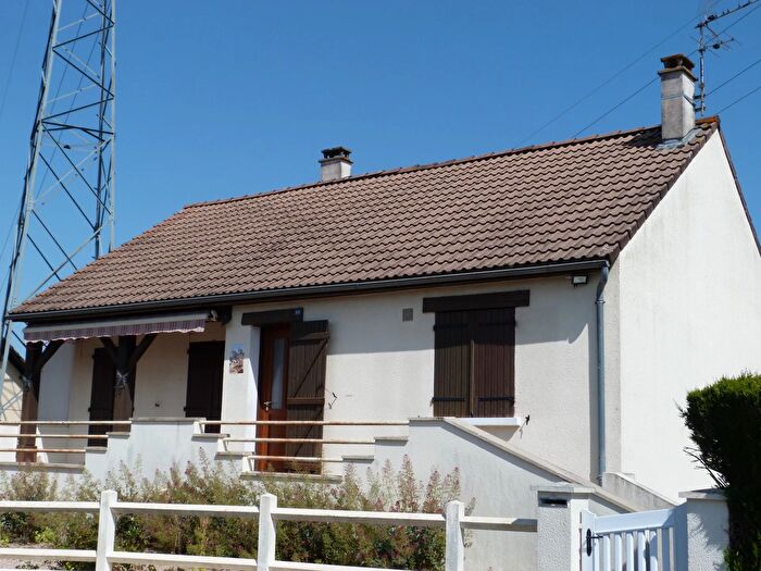 Mehun-sur-Yèvre : Maison 4 pièces à vendre