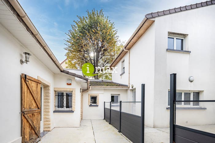 Maison 5 pièces à Colombes, Europe, à vendre