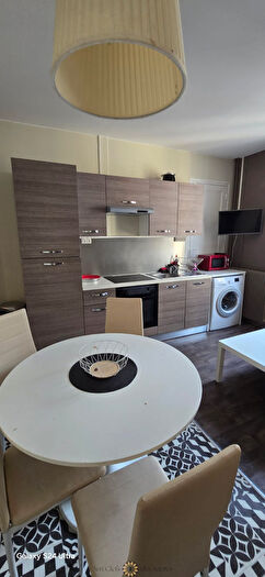 Appartement à louer - Reims, Centre-ville - 3 pièces - 2 chambres