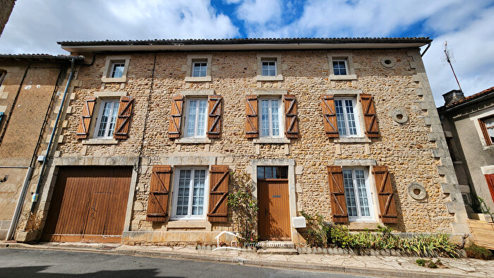 Maison 6 pièces à Curzay-sur-Vonne, à vendre