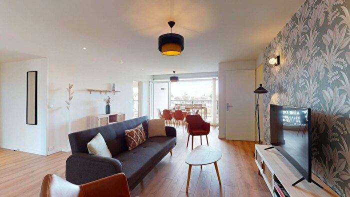 Appartement à louer - Saint Maurice-Pellevoisin, Lille - 8 pièces - 6 chambres