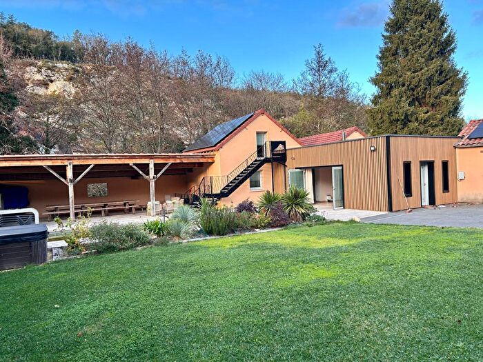 Maison à vendre - Les Eyzies-de-Tayac-Sireuil - 6 pièces - 4 chambres