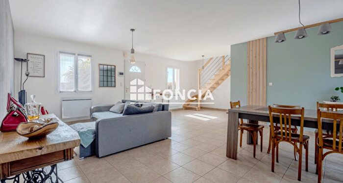 Maison à vendre - Loué - 5 pièces - 4 chambres