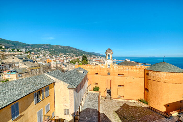 Appartement à vendre - Bastia, Centre-ville ancien - 6 pièces - 4 chambres