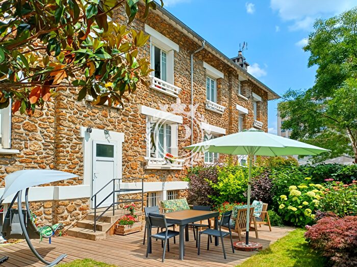Maison 9 pièces à Villemomble, Centre-ville, Orangerie, à vendre
