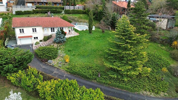 Maison à vendre - Châtel-Guyon - 5 pièces - 3 chambres