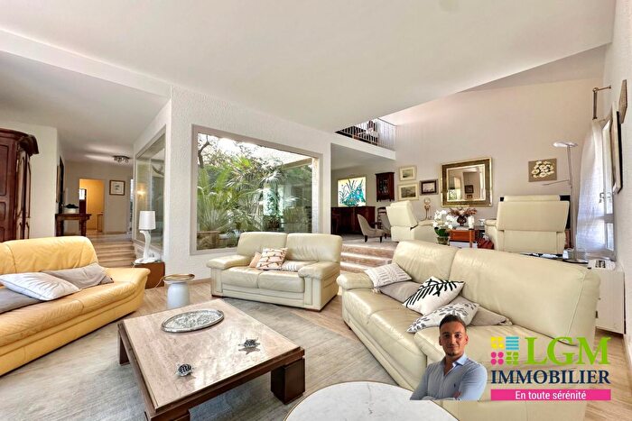 Maison à vendre - Nîmes, Tour Magne - 6 pièces - 4 chambres