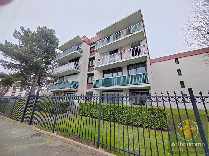 Appartement à vendre - Vaujours - 3 pièces - 2 chambres