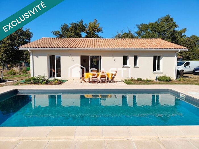 Maison 4 pièces à Mano, à vendre