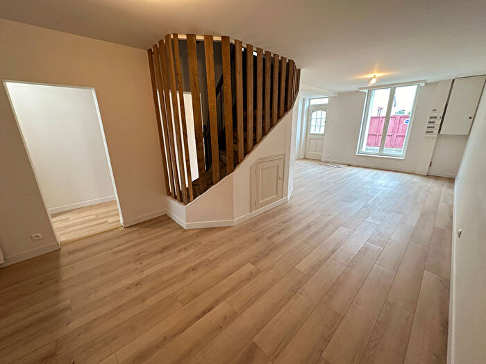 Maisons à vendre et appartements à louer - 1