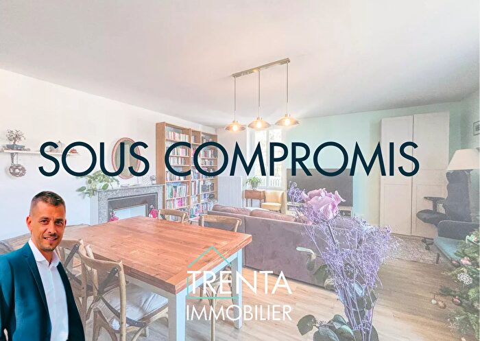 Appartement à vendre - Voiron, Centre-ville, Gare - 3 pièces - 2 chambres