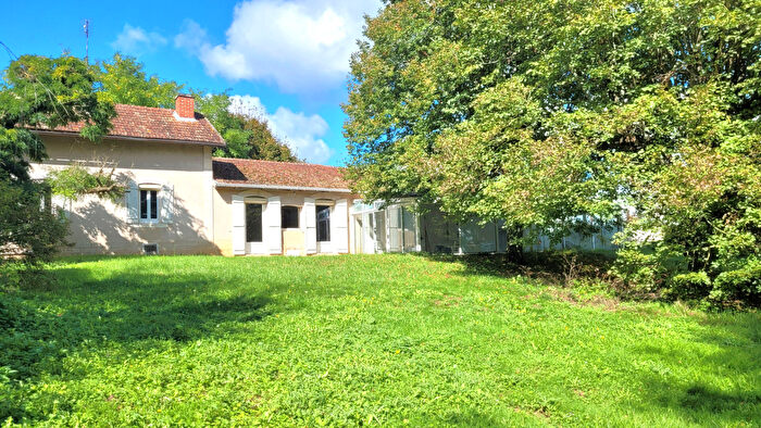 Maison 8 pièces à Escamps, à vendre