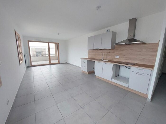 Appartement à louer - Bron, Bron Piscine, Le Lessivas - 3 pièces - 2 chambres