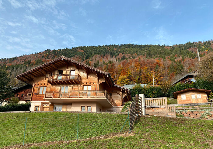 Maison à vendre - Taninges - 9 pièces - 6 chambres