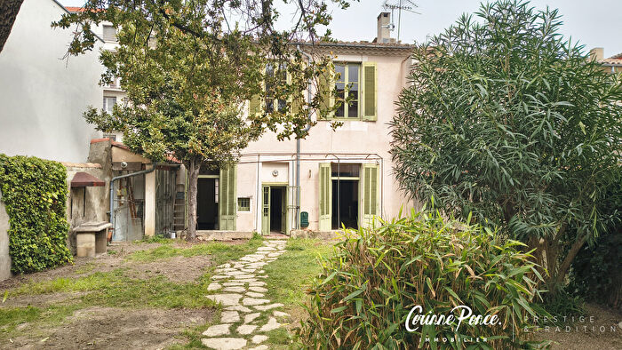 Maison à vendre - Nîmes - 7 pièces - 6 chambres