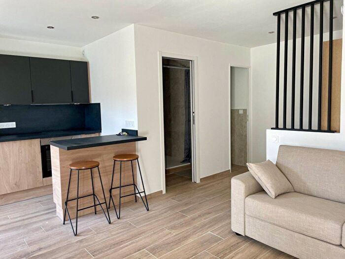 Appartement à louer - Blocarde-Bosquets, Hyères - 1 pièce