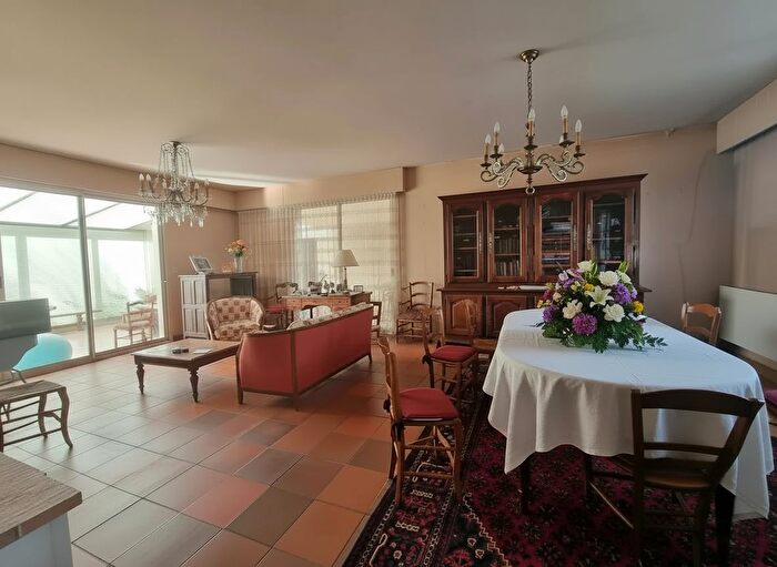 Joué-lès-Tours : Maison 9 pièces à vendre