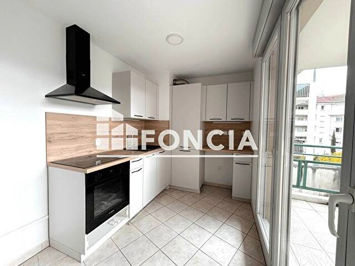 Appartement à louer - Centre Ville Ouest, Voiron - 3 pièces - 2 chambres